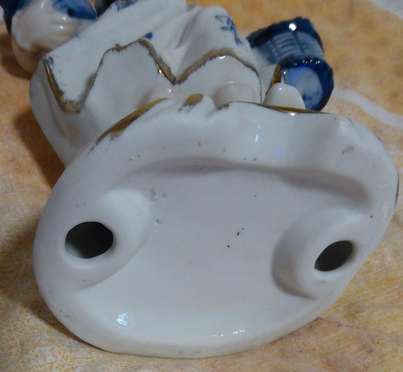 PORZELLAN - MÄDCHEN MIT KÖRBEN;--20 CM x11 CM,-- BILDSCHÖN, | Kaufen auf Ricardo