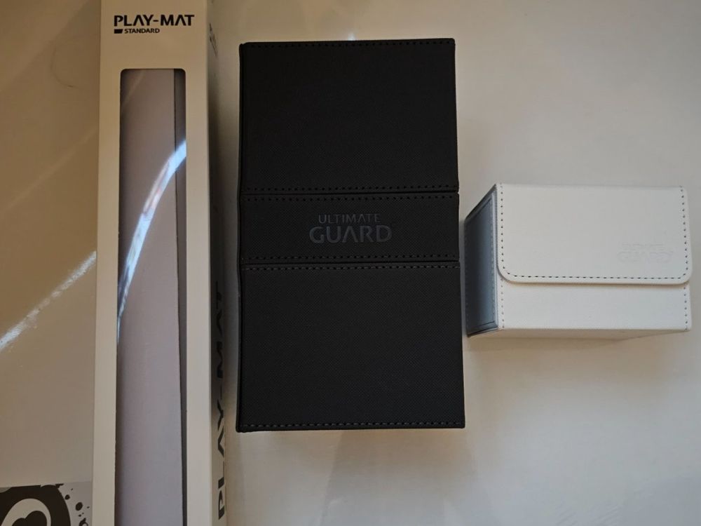 ULTIMATE GUARD 1x Playmat + 2x Deckbox | Kaufen auf Ricardo