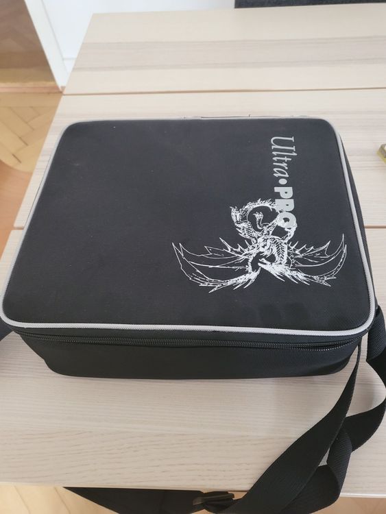 Ultra Pro deck carry case (Gebraucht) in Zürich für CHF 9 – mit ...