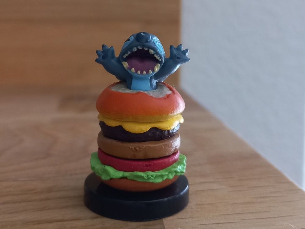 Stitch mit Burger 4cm Sammelfigur/ Setzkasten (Neu und originalverpackt ...