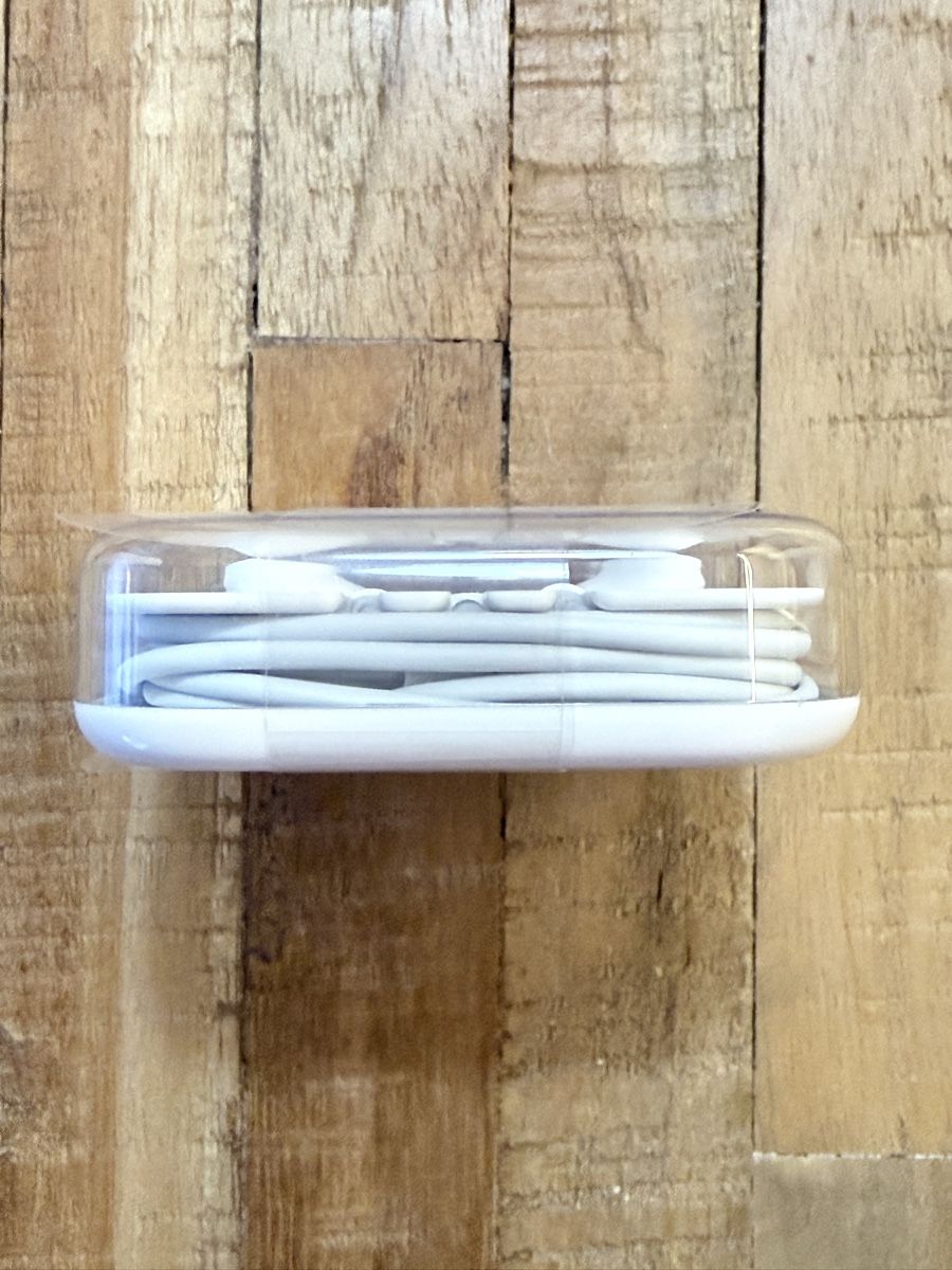 Apple EarPods Headphones - NEW, Still in Original Box (Neu und ...