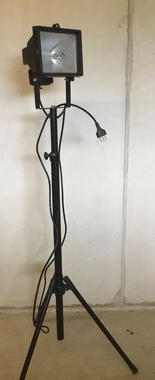 Bau-Scheinwerfer auf Stativ (Gebraucht) in Eggersriet für CHF 75 – nur Abholung auf Ricardo kaufen