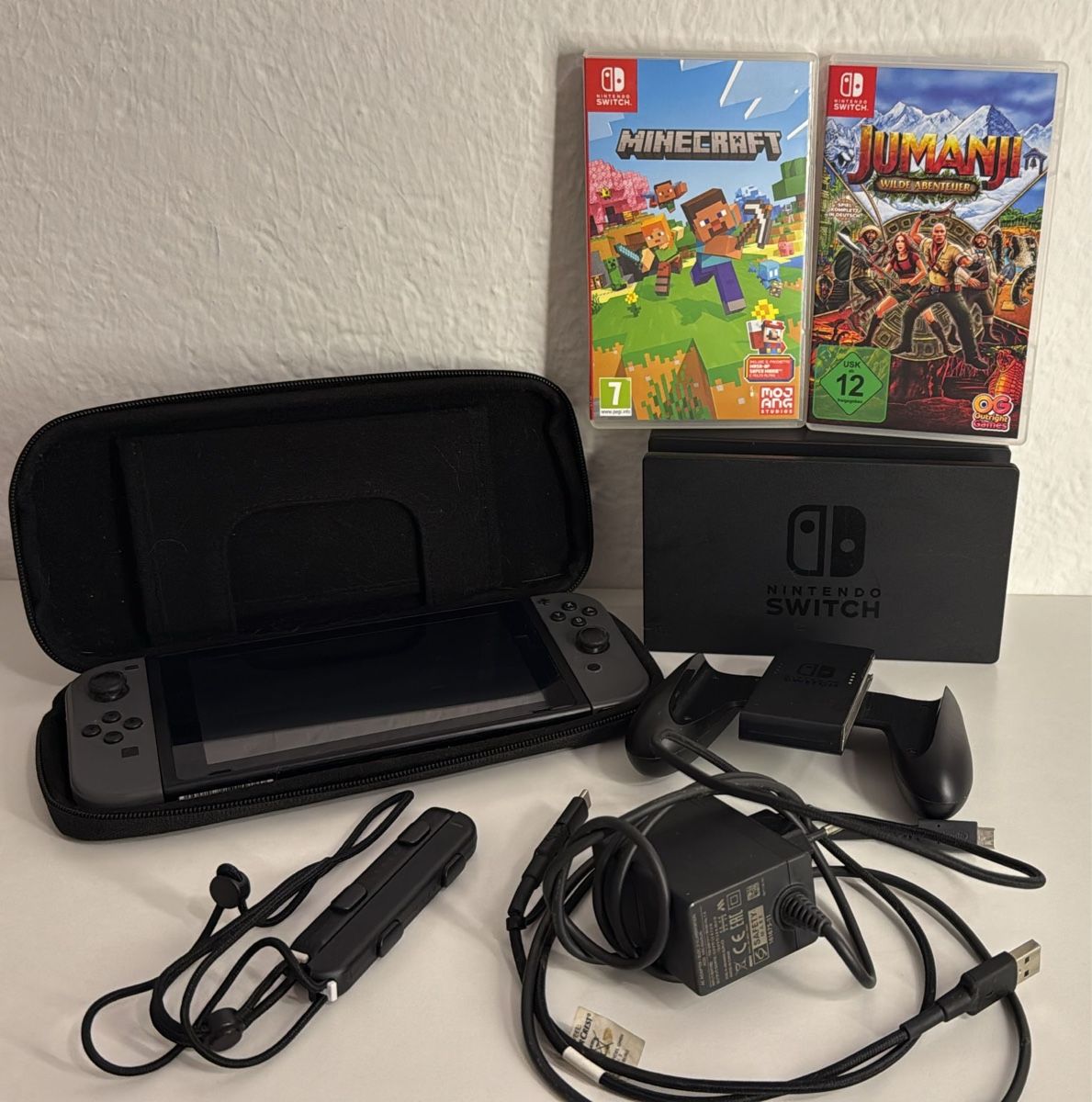 Nintendo Switch bundle + Minecraft and Jumanji Games🎮 (Gebraucht) in ...