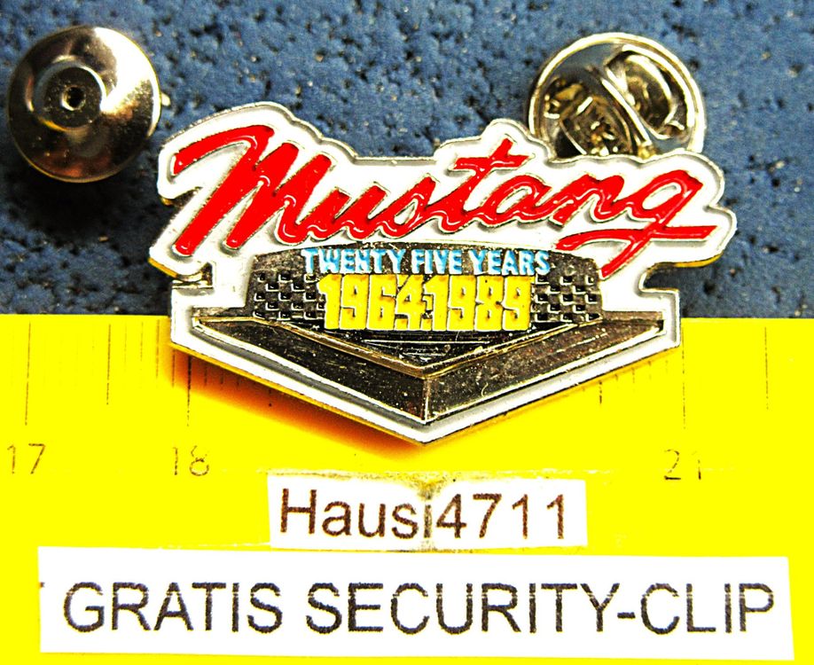 FORD MUSTANG PIN GEPRÄGT 1964-1989 20yEARS 36mm SILBRIG OLD (Gebraucht ...