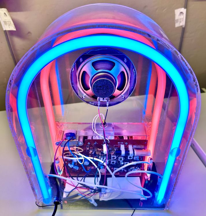 DAPY Vintage Radio Acrylglas Neon (Defekt) in Zürich für CHF 49 – mit ...