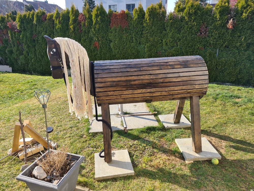 Spannende Holzpferd Garten Gebraucht Bild