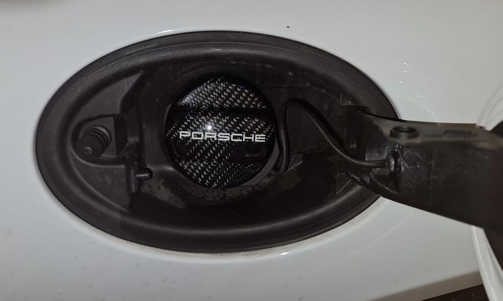 Porsche 911 Macan etc Carbon Fibre Fuel/Gas Cap cover | Kaufen auf Ricardo