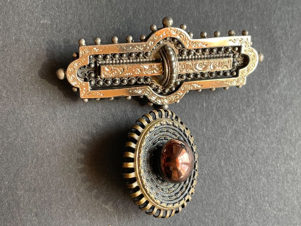 Zwei Jugendstil Broschen, Material unbekannt (Metall) | Kaufen auf Ricardo