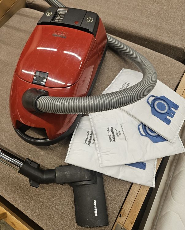 Miele S 3211, 1500W, mit 4 neue Beutel (Art;1833) | Kaufen auf Ricardo