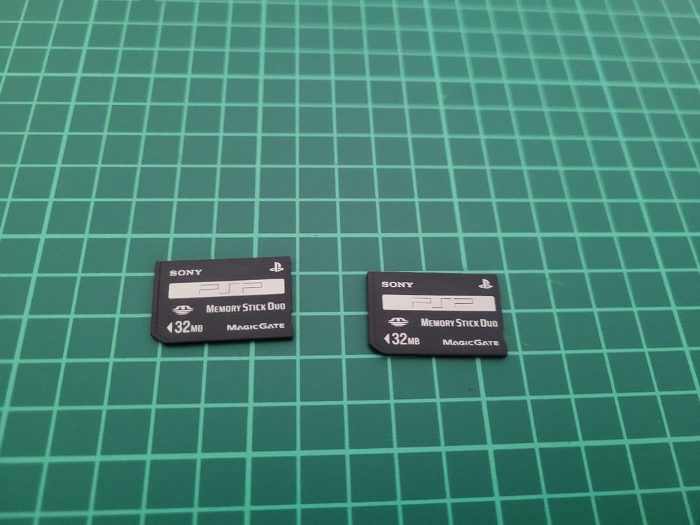PSP Memory Stick Duo 32MB - Sony - Set of 2 - Spares! (Gebraucht) in ...