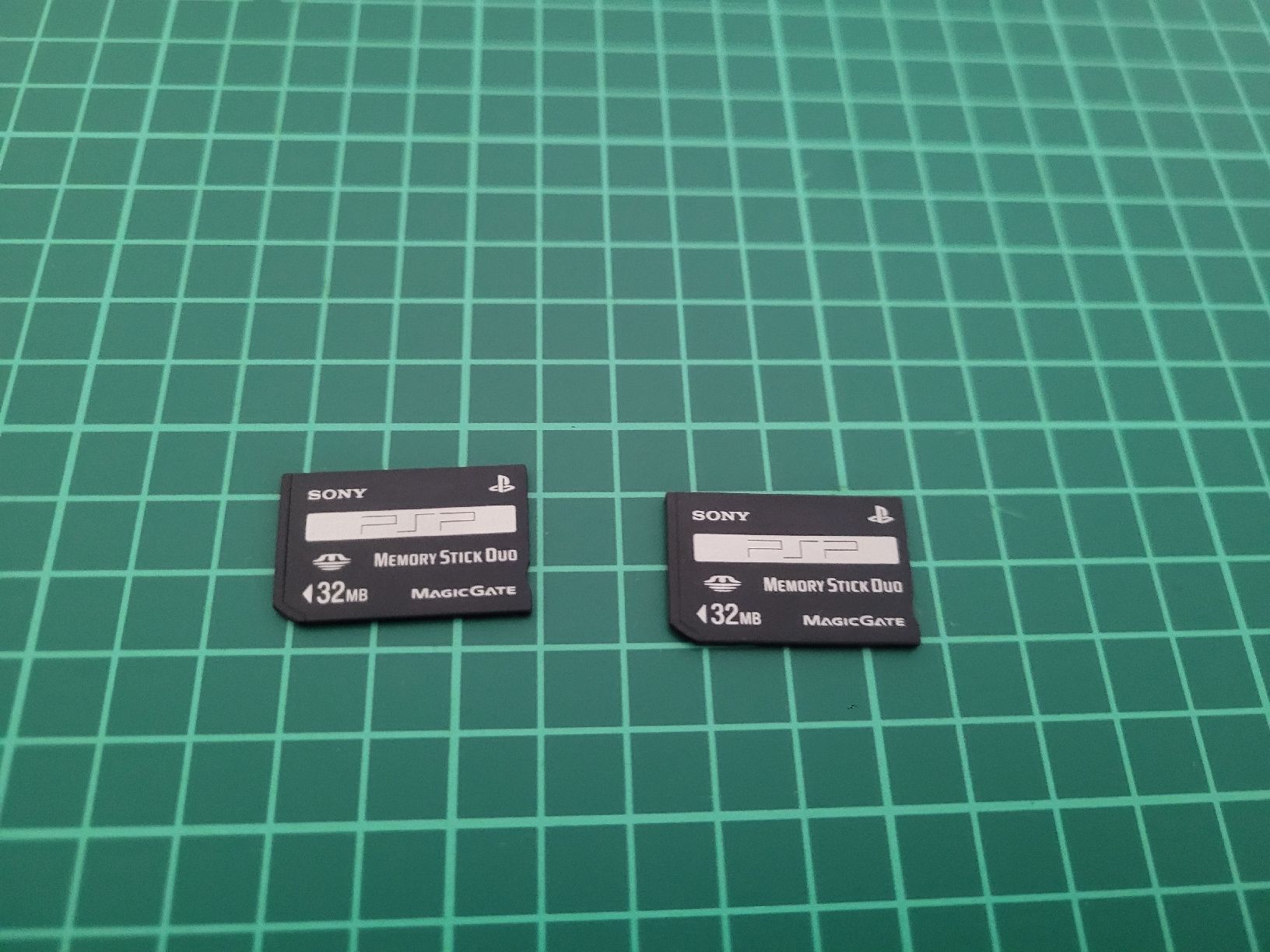 PSP Memory Stick Duo 32MB - Sony - Set of 2 - Spares! (Gebraucht) in ...
