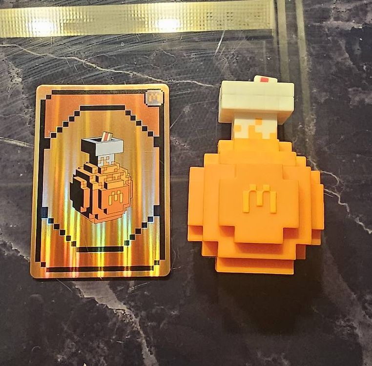 Minecraft McDonalds Zaubertrank Figur und Spielcode (Gebraucht) in ...