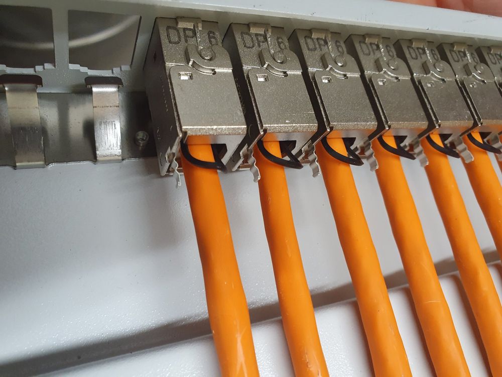 Datwyler mps 24x Patchpanel 24 19 Zoll Rack 19" 18xRJ45 (Gebraucht) in ...