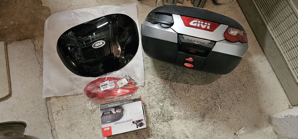 Topcase GIVI Maxia 55 + dosseret + accessoires (Gebraucht) in Givisiez für CHF 120 – mit ...
