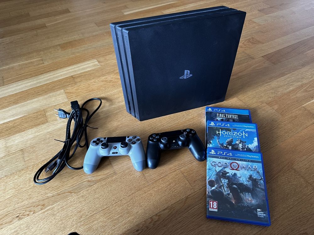 Playstation 4 Pro mit 2 Controller | Kaufen auf Ricardo