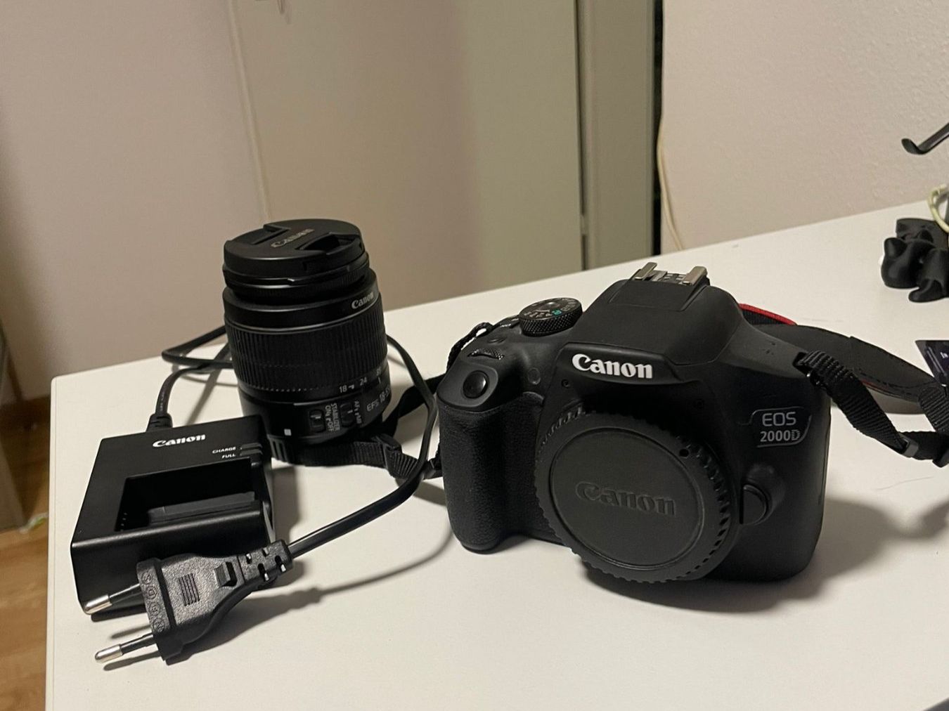 Canon EOS 2000D Spiegelreflexkamera, inkl. 256GB SD Card (Gebraucht) in ...
