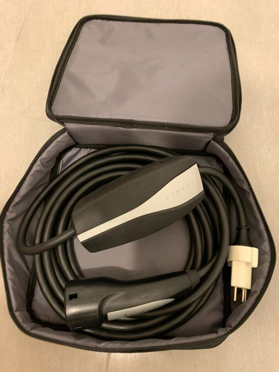 Tesla Universal Mobile Connector für 230V-Steckdosen | Kaufen auf Ricardo