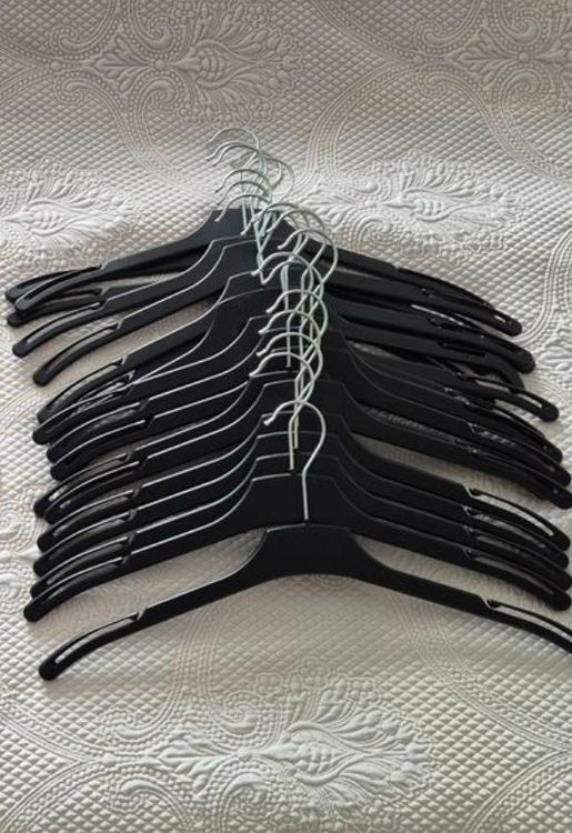 30 Kleiderbügel Schwarz, Kunststoff, Stabil - Top Zustand! (Gebraucht ...