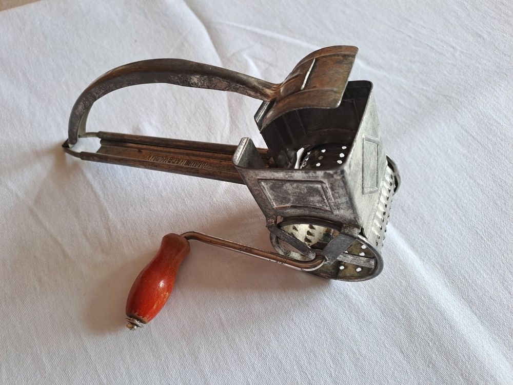 Antike Hand - Käse - Raffel (Gebraucht) in für CHF 2 – mit Lieferung ...