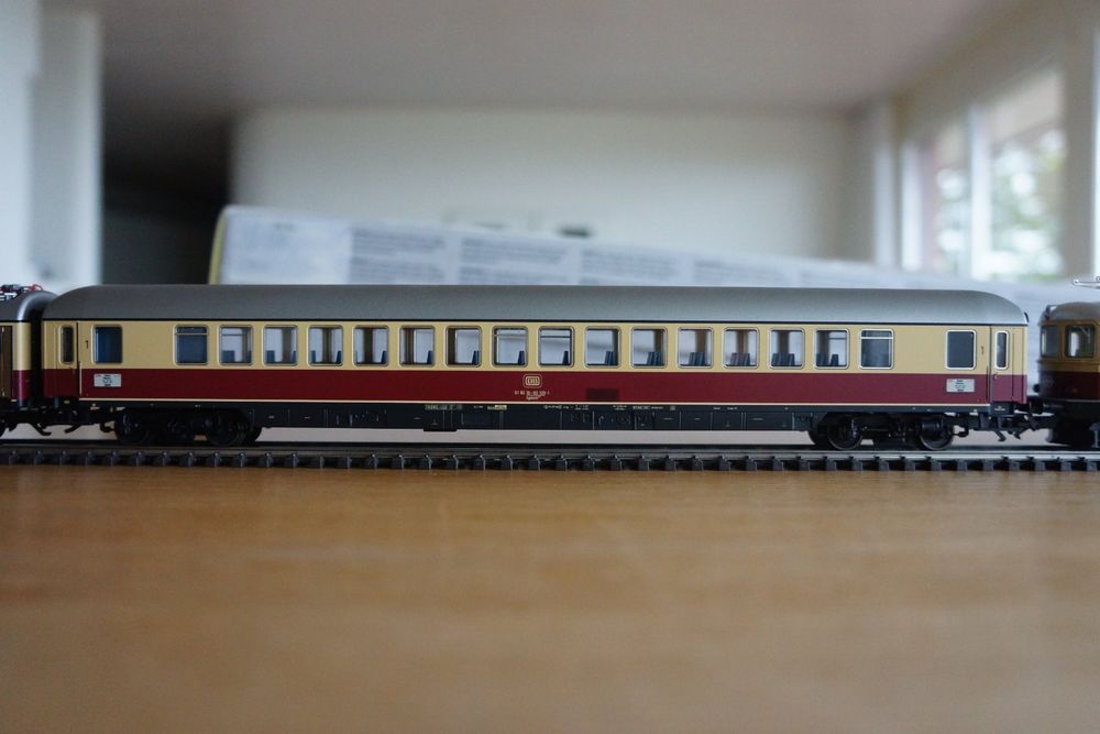 Märklin 26557, Re 4/4 I TEE + 3 Personenwagen (Gebraucht) in Biel ...