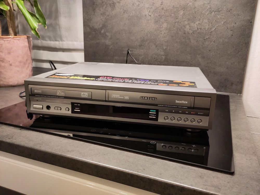 Samsung SV-DVD1E DVD/VCR Combo Player (Gebraucht) in Capolago für CHF 35 – mit Lieferung auf ...