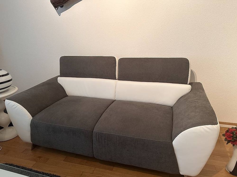 2er Sofa Weiss / Grau (Gebraucht) in Obernau für CHF 80 – nur Abholung auf Ricardo kaufen