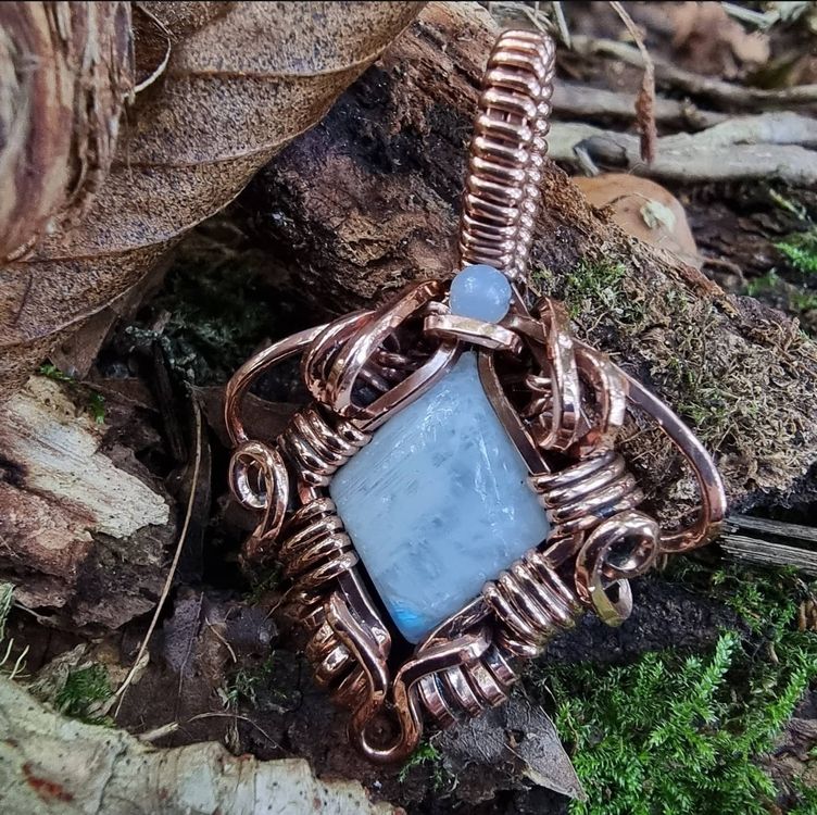 Anhänger mit Mondstein elegant umschlungen von Kupfer (Neu (gemäss Beschreibung)) in Sisseln AG ...