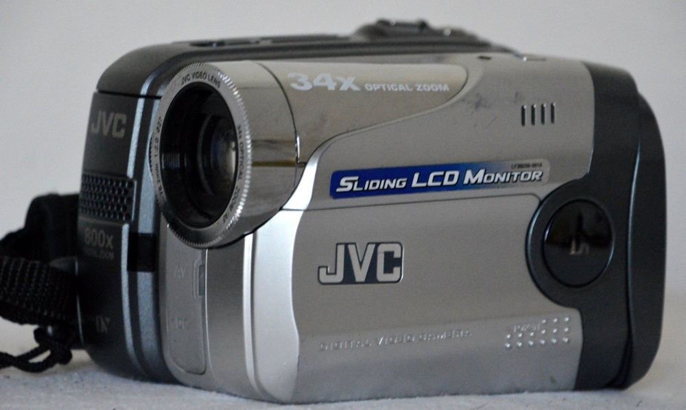 Camcorder / caméscope JVC GR-DA20E MiniDv (Defekt) in Collonges für CHF 20 – mit Lieferung auf ...