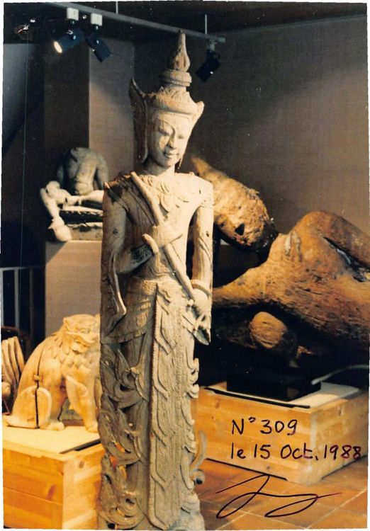 Statue Devata Birmane Ancienne en Bois – Rare et Unique (D'occasion) à ...