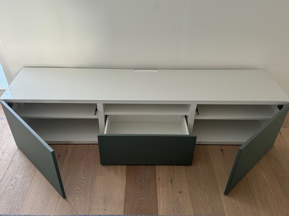 IKEA Besta TV-Lowboard weiss/petrolgrün (Gebraucht) in für CHF 95 – nur ...