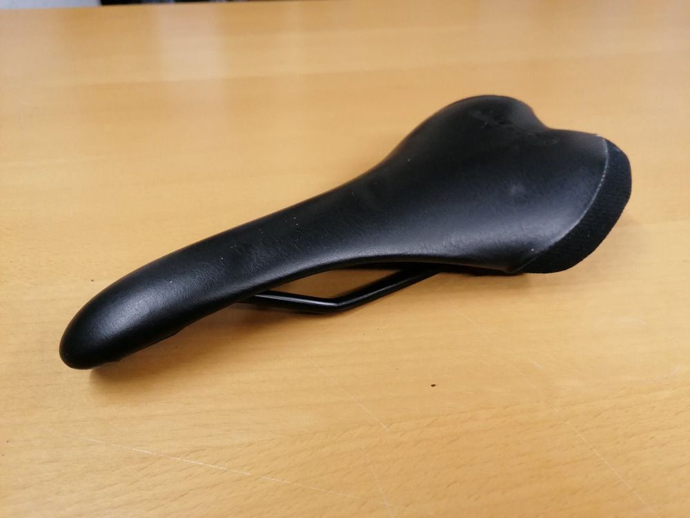 SCOTT BIKE / RENNVELO SATTEL SCHWARZ (Gebraucht) in für CHF 6 – mit ...