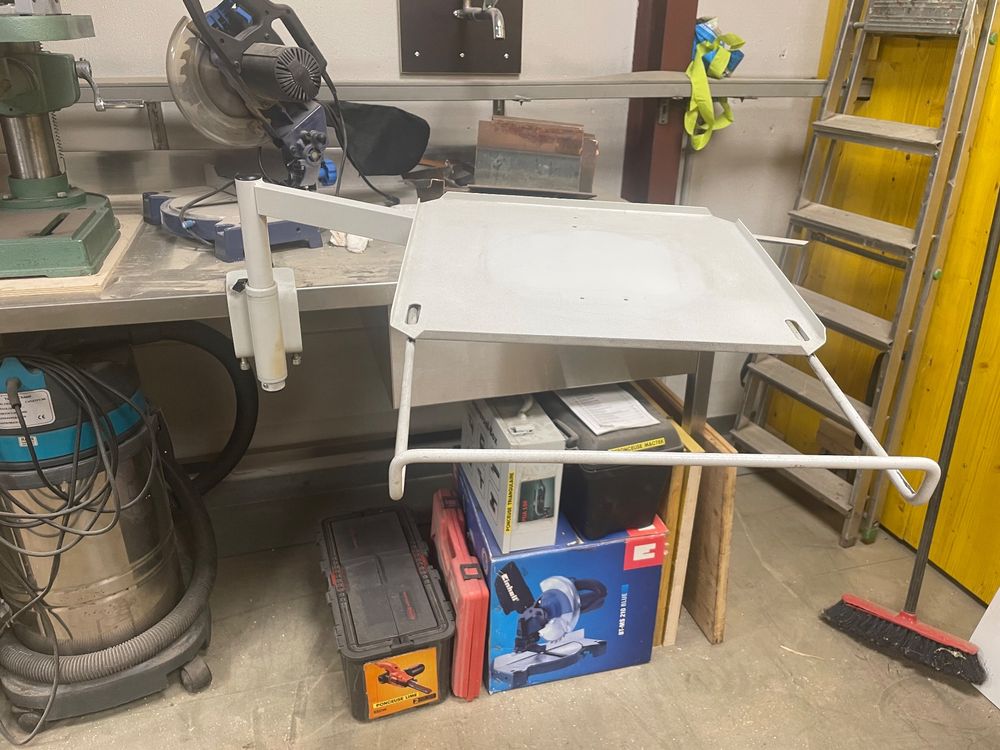 Support d'écran avec possibilité de poser le clavier (D'occasion) à les ...