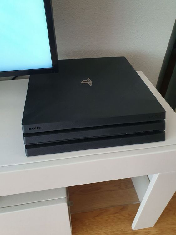 Sony PlayStation 4 Pro 1 TB+3 Controller | Kaufen auf Ricardo