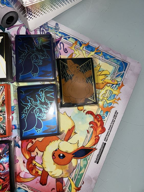 Pokemon TCG Zubehör (Sleevs, Playmats) (Neu (gemäss Beschreibung)) in ...