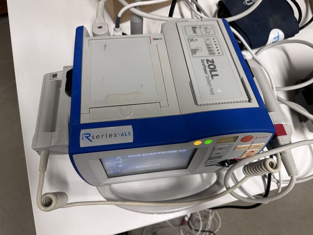 Zoll R Series Als Defibrillator (Gebraucht) in Strengelbach für CHF ...