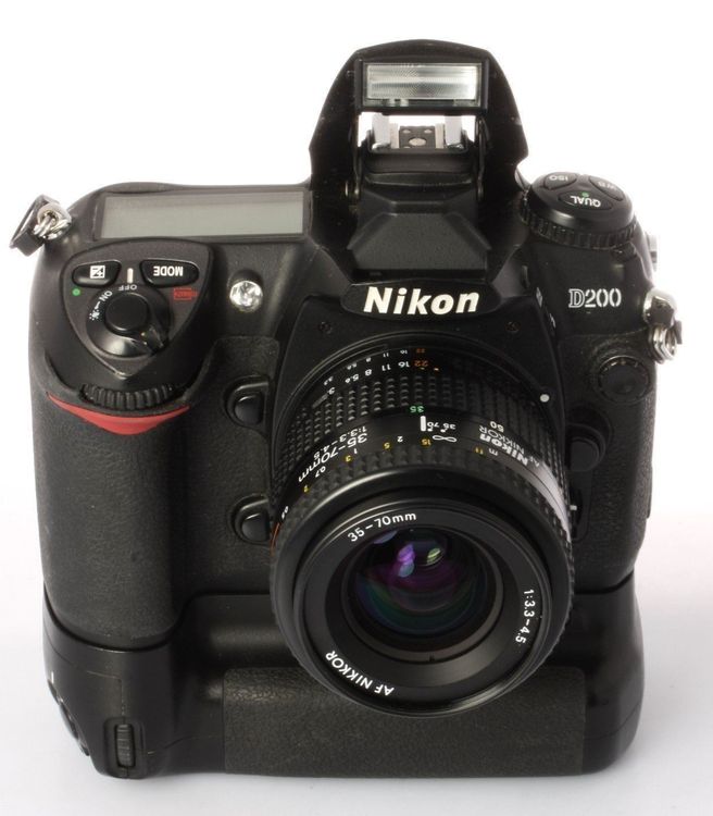 Nikon D200 + MB-D200 + zoom 35-70mm | Kaufen auf Ricardo