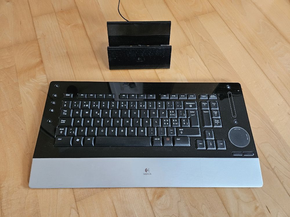 Logitech DiNovo Edge Bluetooth Tastatur + Ladestation | Kaufen auf Ricardo