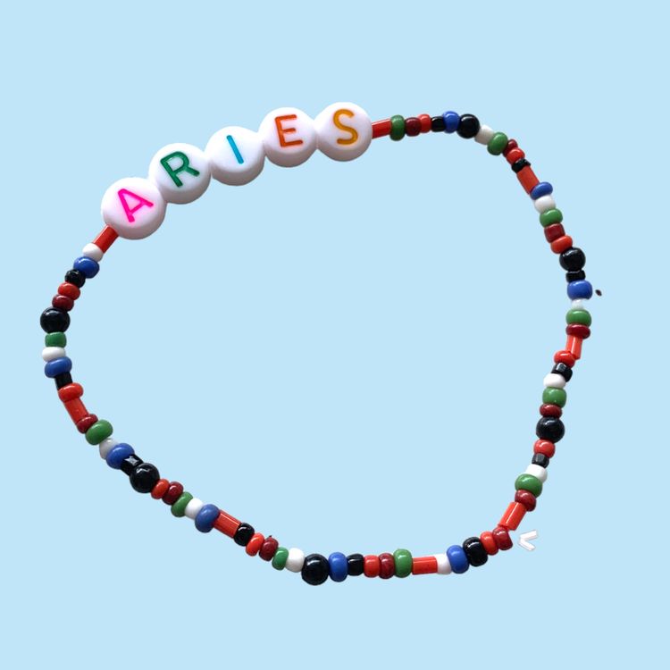 “Aries” stretchy letterbead bracelet | Kaufen auf Ricardo