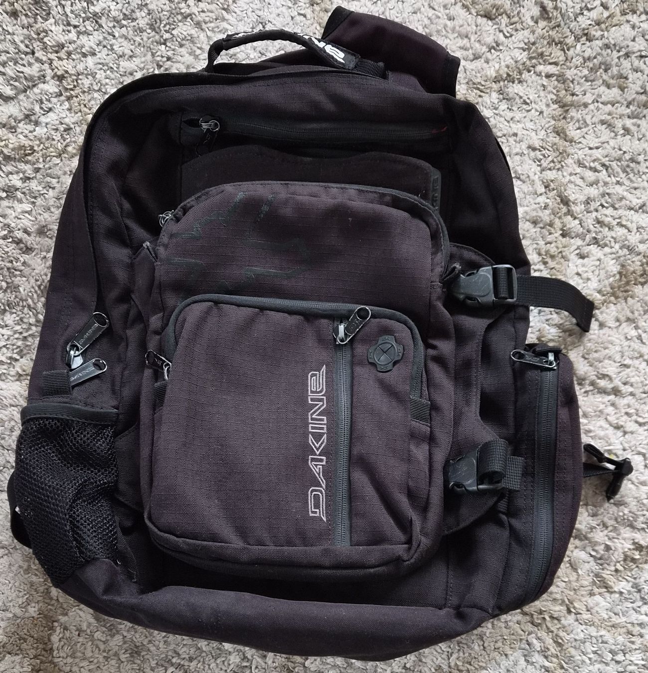 Sac à dos Dakine noir - idéal pour la ville et les balades (D'occasion ...