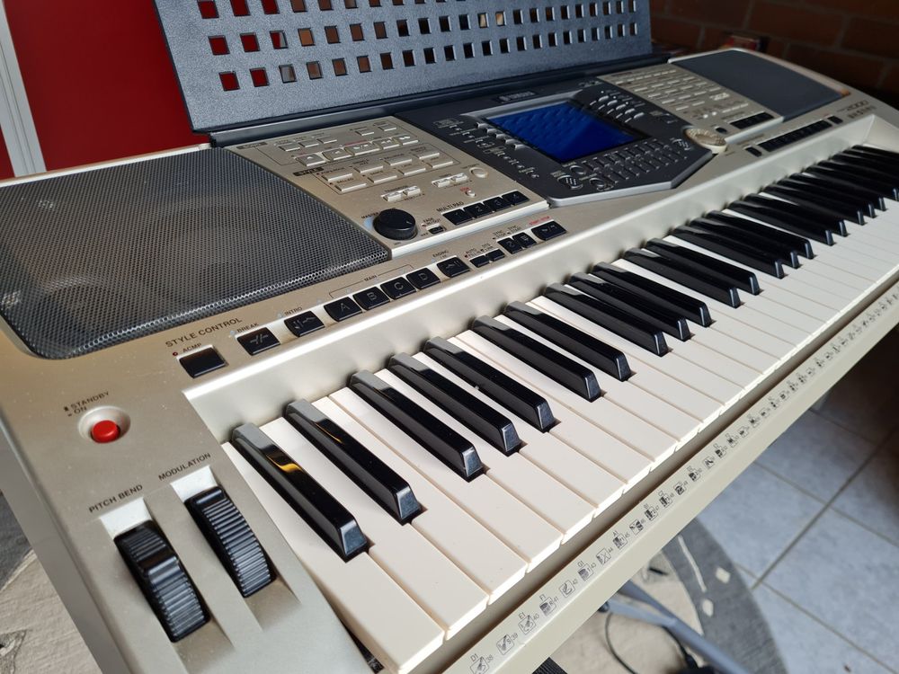 YAMAHA PSR2000 Keyboard inkl. Keyboardständer + Notenbücher (Gebraucht ...