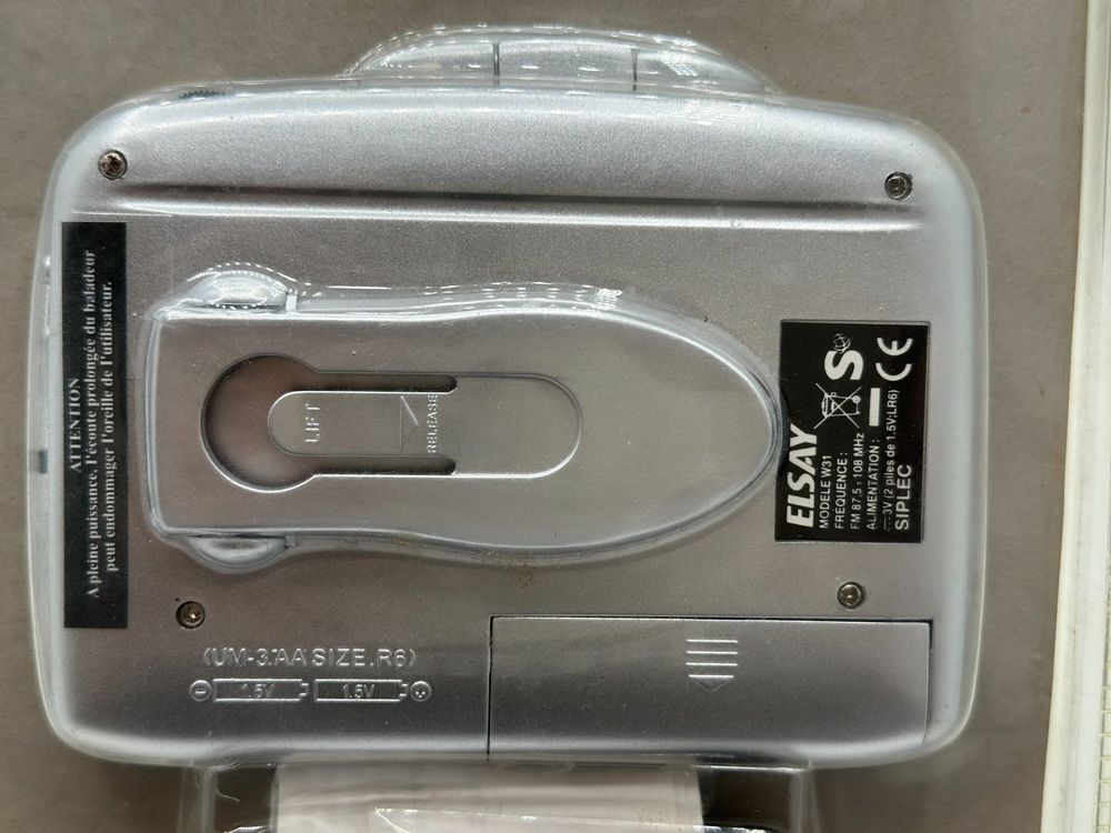 NEW/NEUF Walkman + Radio Elsay Baladeur Cassette K7 Audio (Neu und ...