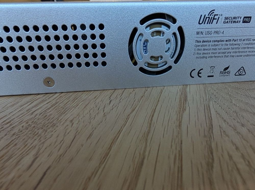 UniFi USG-PRO-4 Security Gateway Router Top! (Gebraucht) in Turbenthal ...