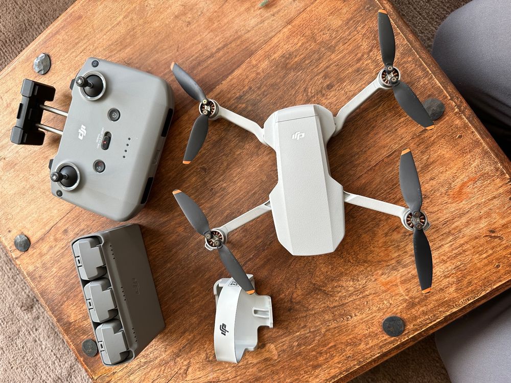 Drohne DJI Mini 2 fly more kit, 3 Akkus, 12 Ersatzpropeller (Gebraucht ...