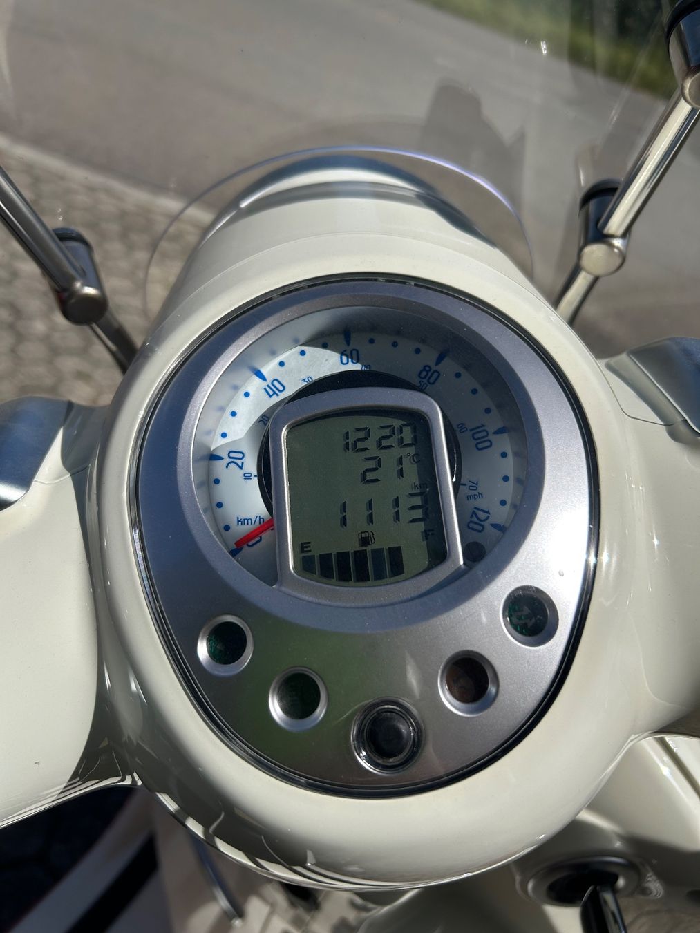 Peugeot Django 125cc Roller rot-weiss Top Zustand (Gebraucht) in ...