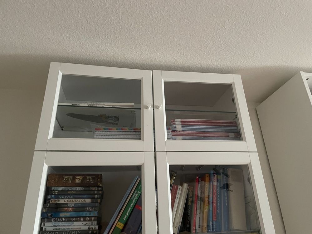 Ikea Billy Aufsatzregal Oxberg weiss Glastüren Glasboden (Gebraucht) in ...