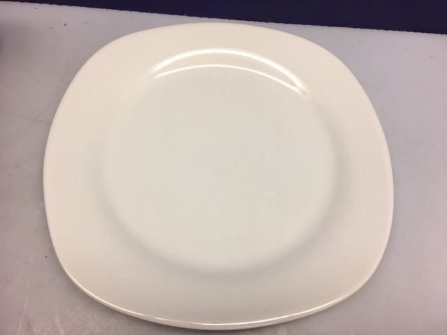 4 flache Teller weiss (Gebraucht) in Olten für CHF 2 – mit Lieferung ...