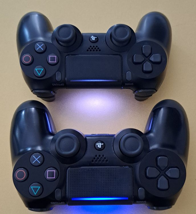 Ps4 Controller 2x Original SONY (Gebraucht) in Biel/Bienne für CHF 67 ...