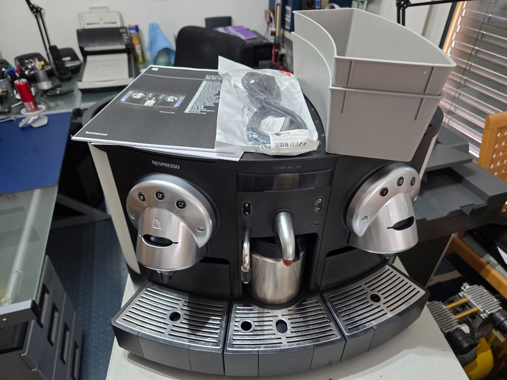 NESPRESSO GEMINI CS220 CS223 Typ 734 in gepflegtem Zustand (Gebraucht) in Safenwil für CHF 340 ...