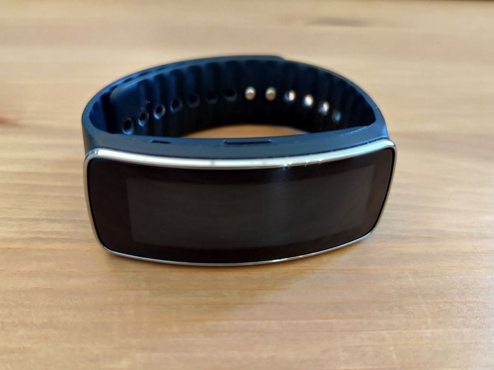 Samsung Gear Fit SM-R350 (Gebraucht) in Zürich für CHF 20 – mit ...
