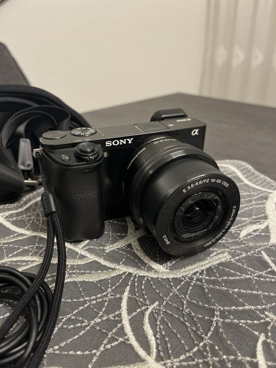 Sony Alpha 6000 plus Kit Objektiv und Trageband (Gebraucht) in ...